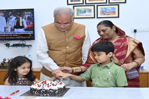Birthday wishes pour in for Chhattisgarh Chief Minister Bhupesh Baghel - News Riveting