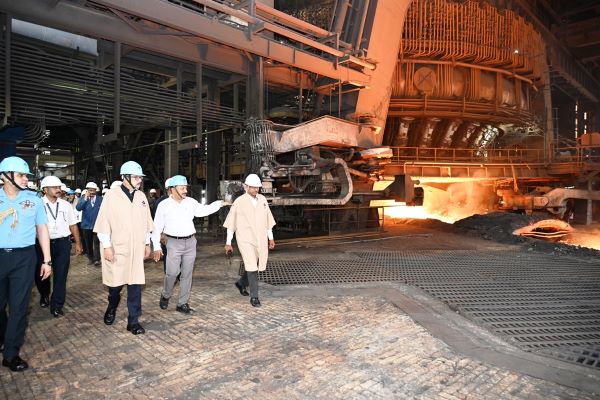 Chhattisgarh Governor visits SAIL-Bhilai Steel Plant; witnesses steel making process - News ...